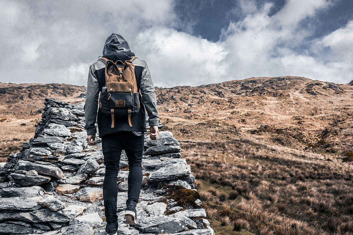 Day Hiking Essentials: How to Prepare and What to Bring on Your Outdoor ...